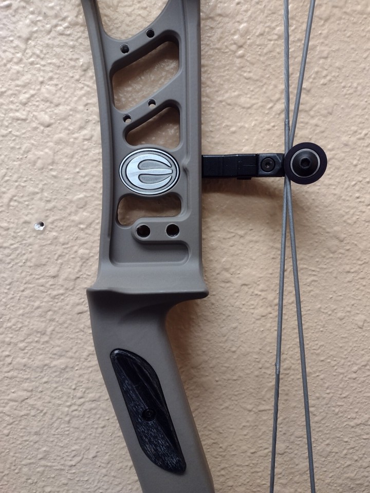 Elite Omnia Compound Bow Sienna Brown RH 70lb | eBay