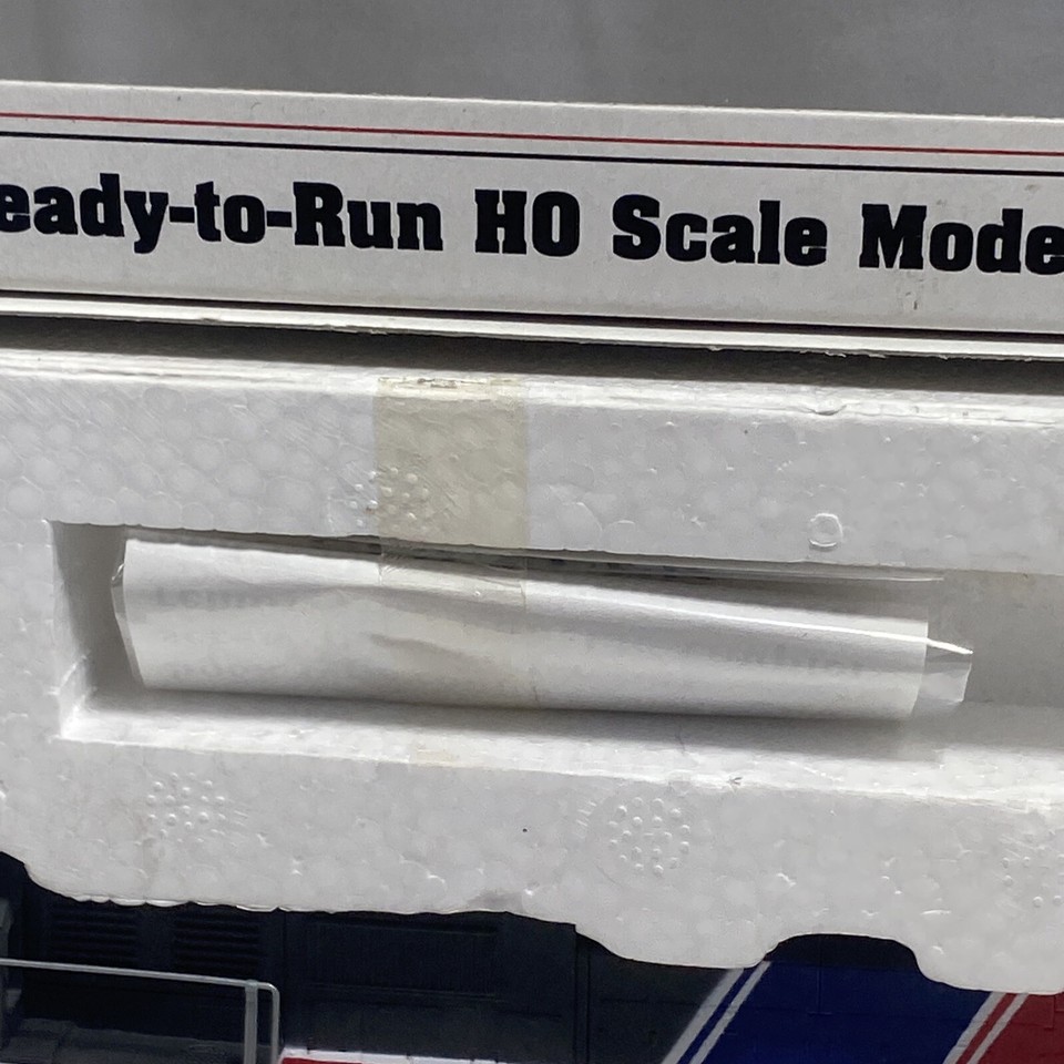 HO Scale Walthers Trainline, GE Dash 8 40BW Diesel Locomotive, Amtrak ...