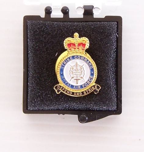 VINTAGE ROYAL AIR FORCE STRIKE COMMAND RAF CREST LAPEL TIE PIN BADGE ...