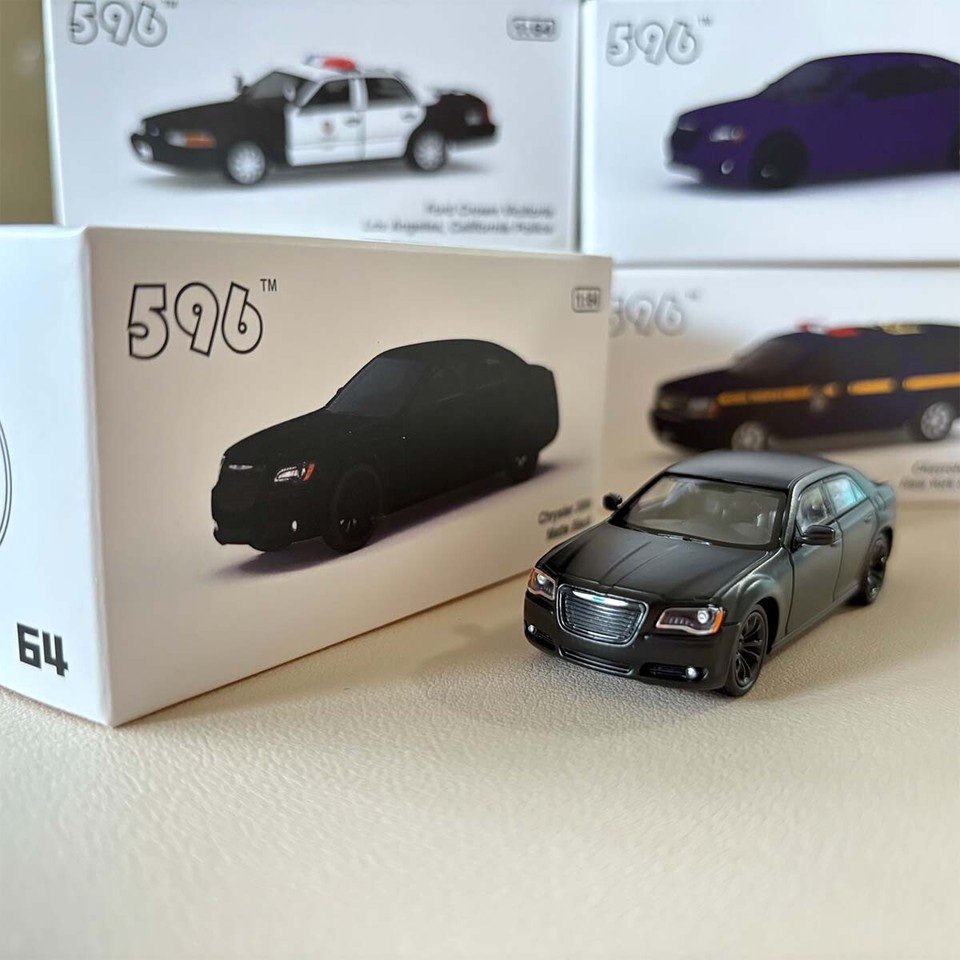 596 Model 1:64 Chrysler 300C Matte Black Metal Purple Alloy Car Model ...