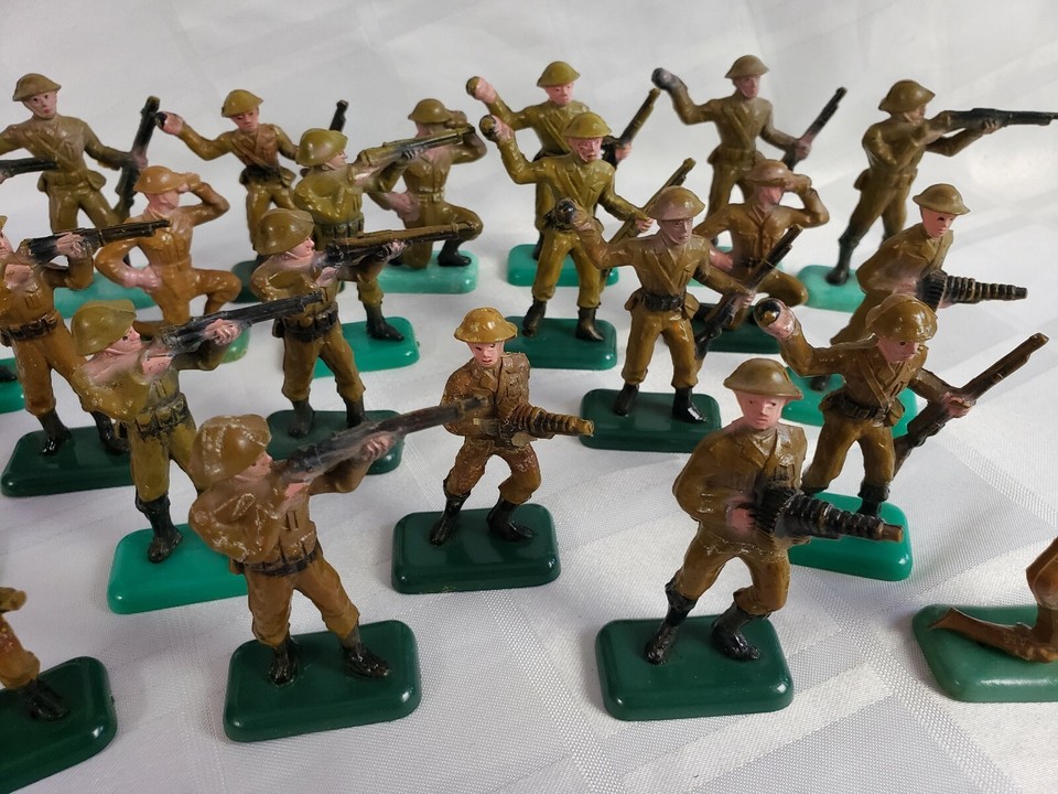EARLY TOY SOLDIER TOY LOT OF 25 CANADA CANADIAN MADE MILITARY WAR TOYS ...