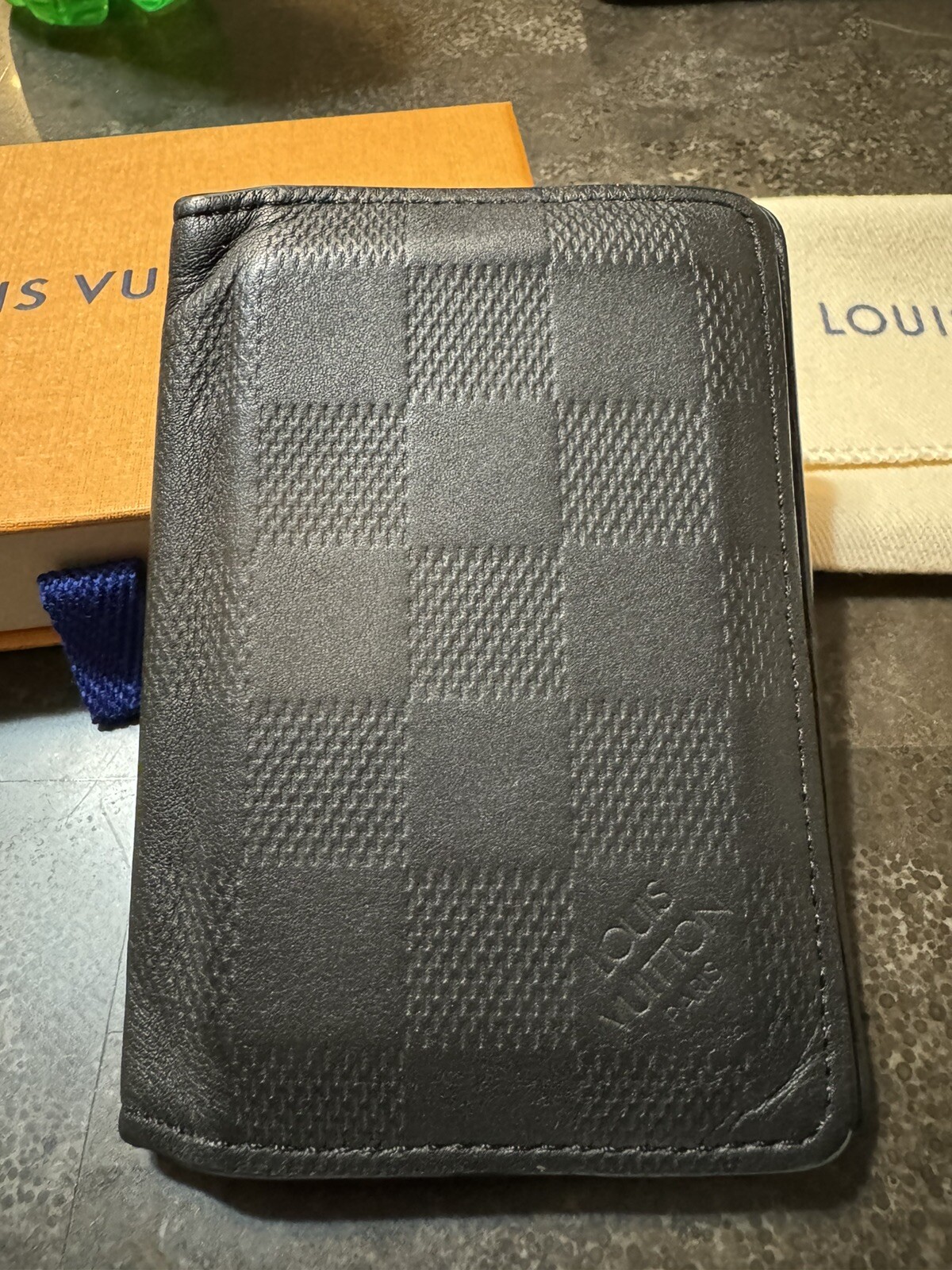 Louis Vuitton LV Dark gray/ black leather Damier Infini pocket ...