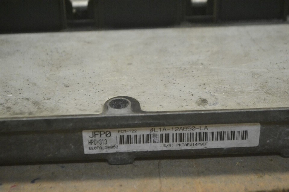 2004 Ford Expedition Engine Control Unit ECU 4L1A12A650LA Module 331 ...