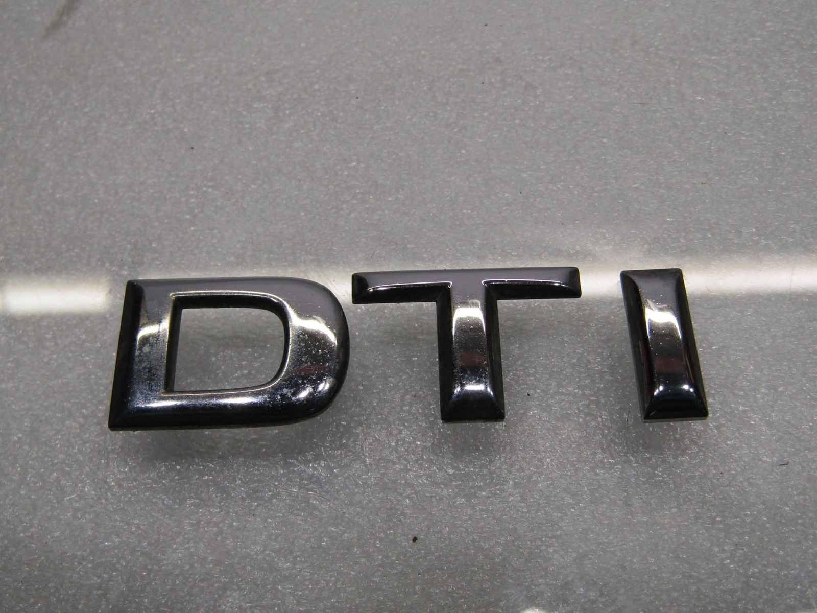 Vauxhall Opel Vectra C pre-facelift 02-05 rear DTI badge logo letters ...