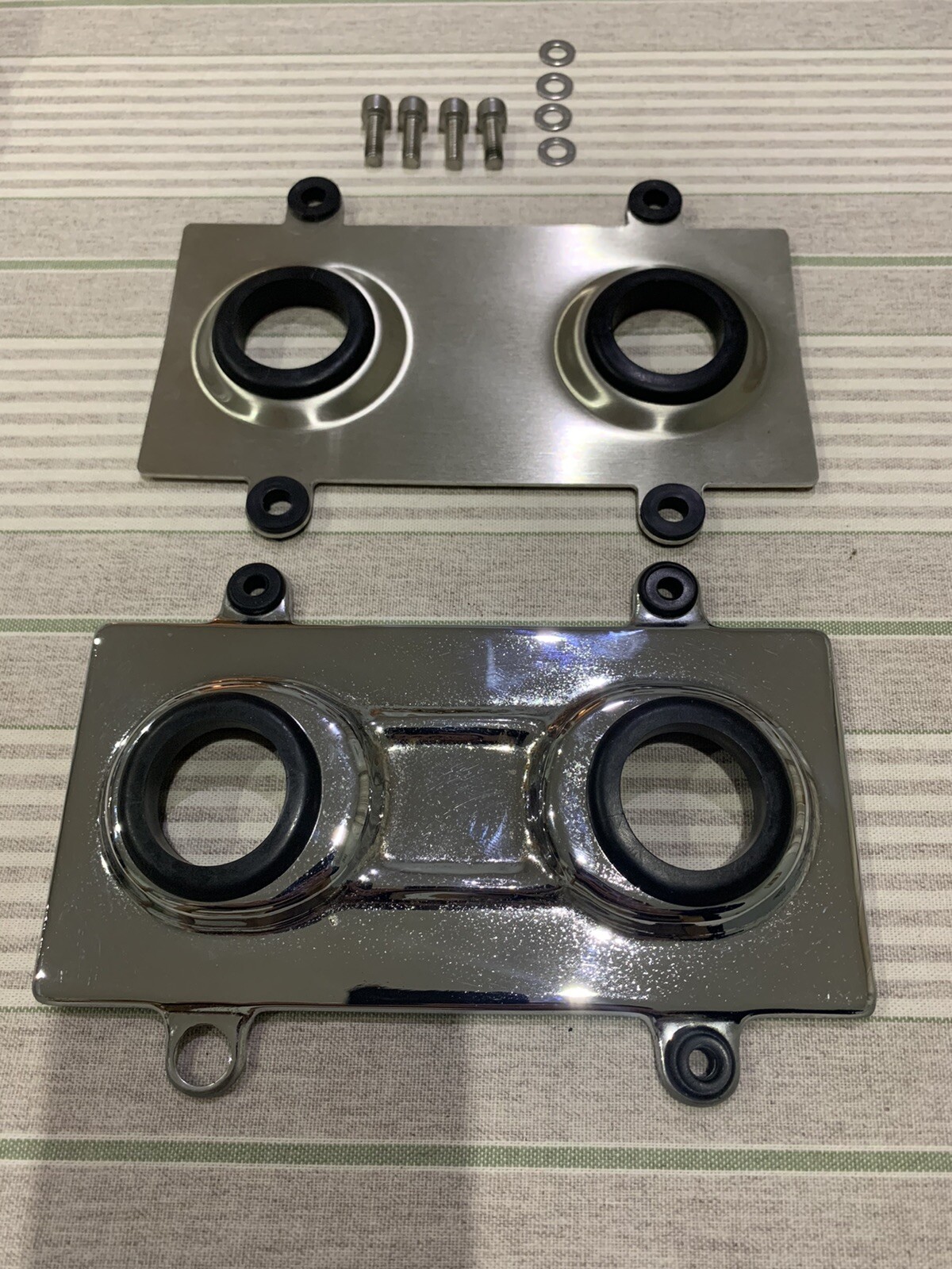 Suzuki GT185 Motorcycle Cylinder Head Spark Plug Cover Plate Set | eBay UK