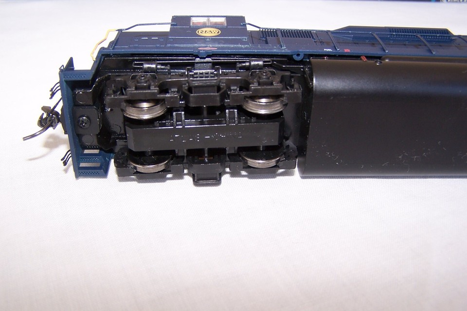 Atlas Master Decoder Locomotive GP-40 High Nose #8945-Norfolk & Western ...