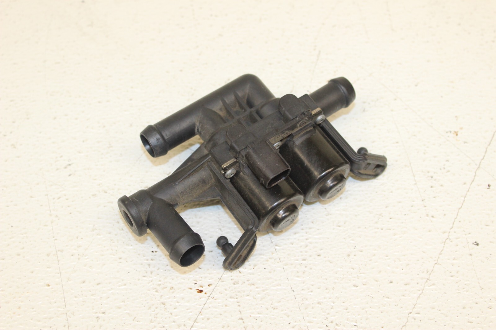 Water Valve Pump Auxiliary Heater Cooling valve OEM BMW F01 F02 F10 F12 ...