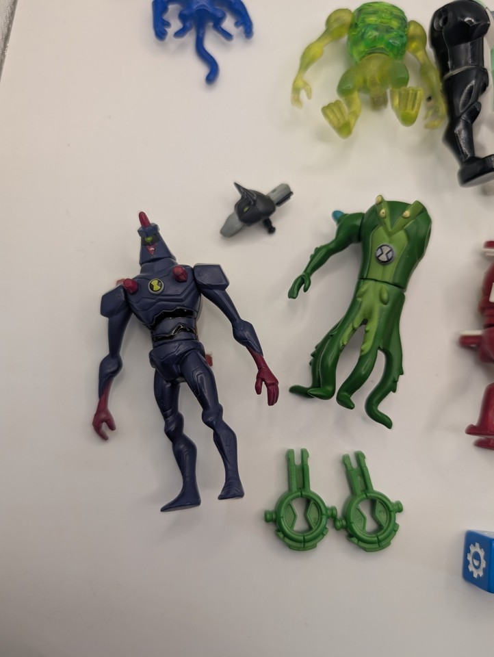 Ben 10 Omnitrix Unleashed Battle Game Figures Lot w/ Dice Parts Pieces ...