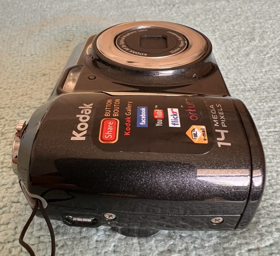 Kodak EasyShare C183 14.0 MP Compact Digital Camera - Excellent ...