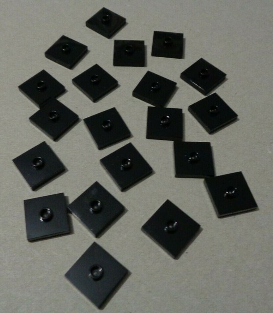 LEGO Creator 31113 2x Black Flat Plates With Centre Stud (4565323) for ...