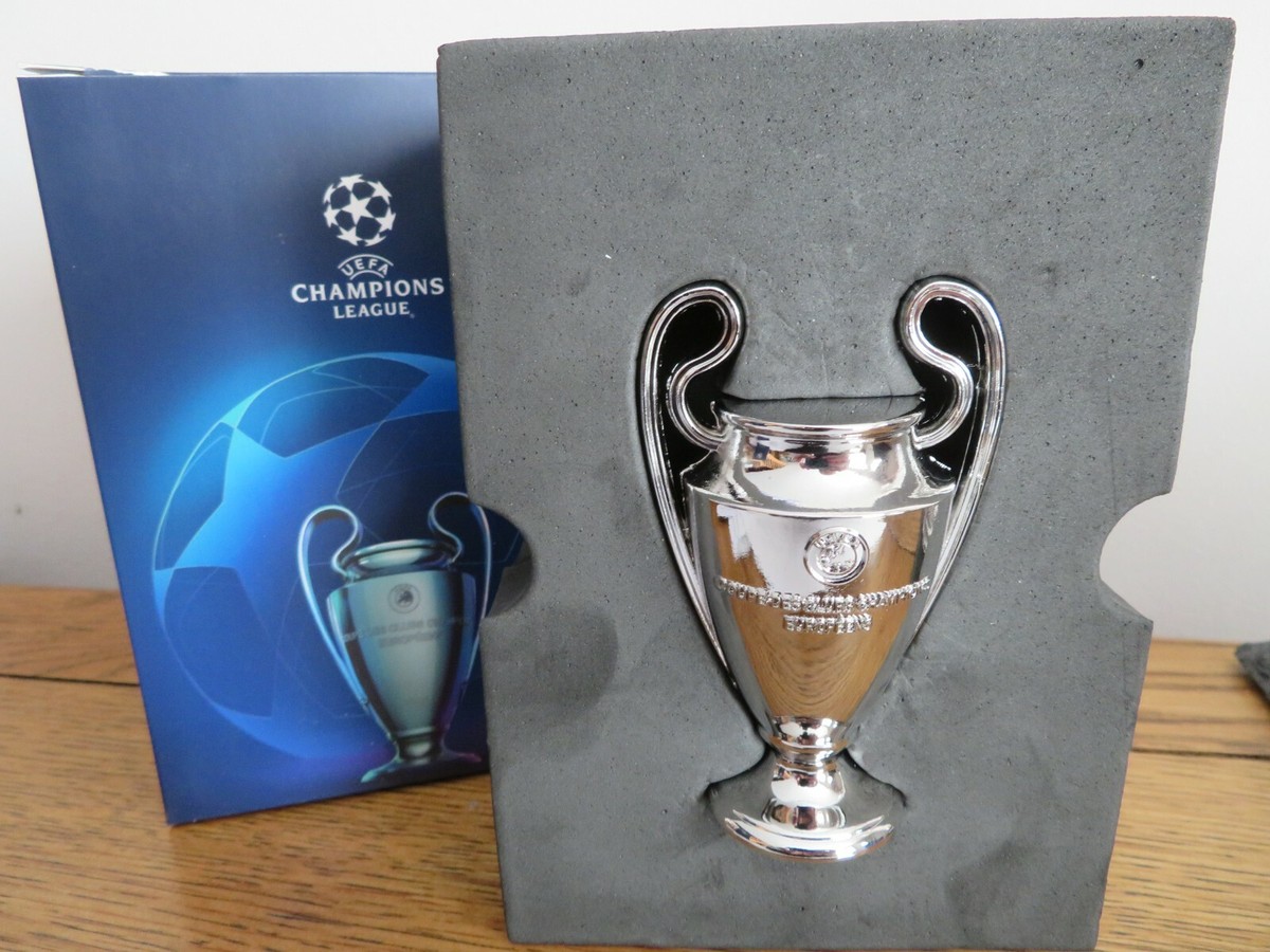 Uefa Champions League Trophy Chelsea Christian Pulisic And Chelsea Win