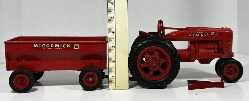 Farmall McCormick Vintage Tractor & Trailer Int'l Harvester 1940's ...