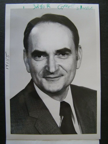 Glossy Press Photo 1983 George H Gage Senior VP of EG&G Inc | eBay