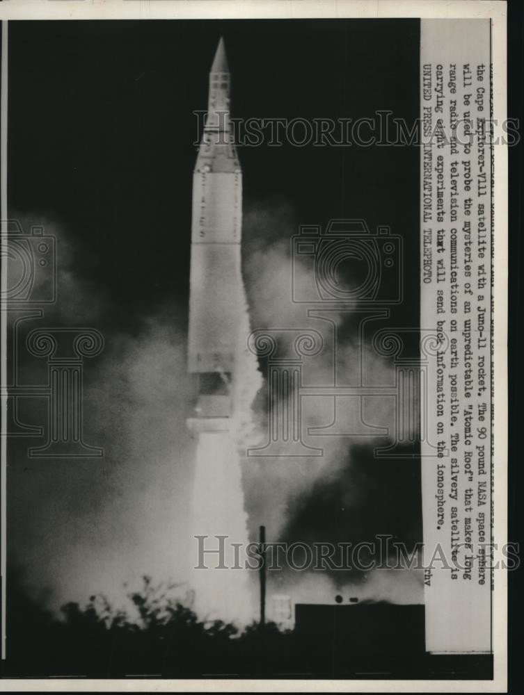 1960 Press Photo Cape Expolrer VIII satellite launched by rocket at ...