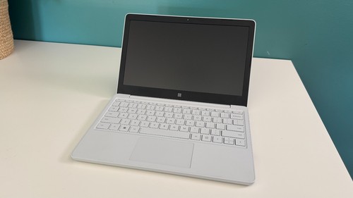 Microsoft Surface SE - 4GB / 64GB - Full Windows clean install (Revi ...