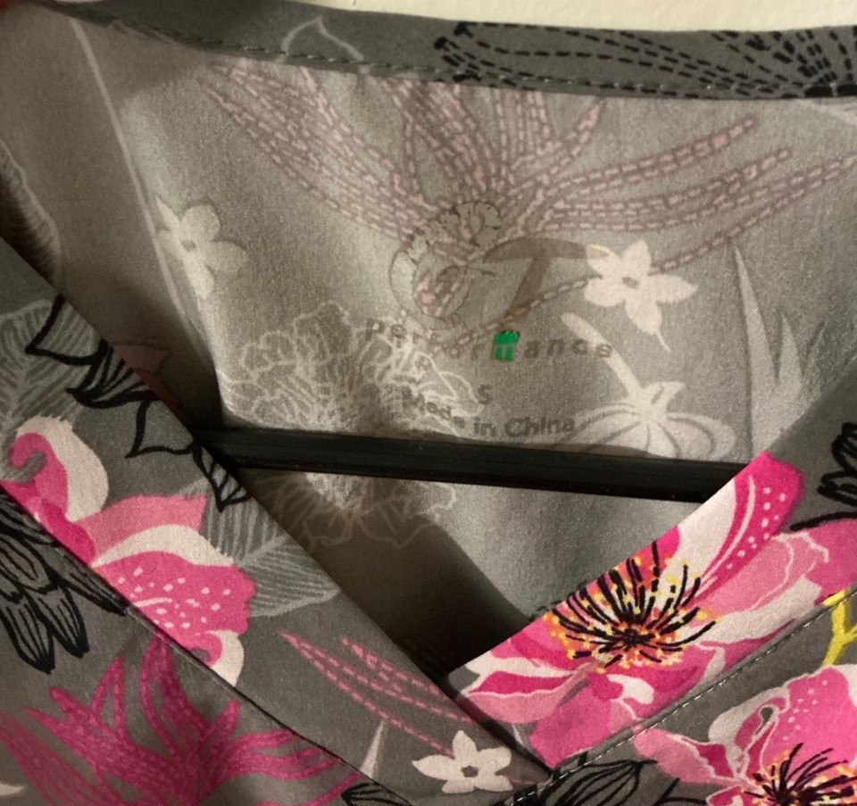 Scrub Top - GT brand, size SMALL, Beautiful flower print | eBay