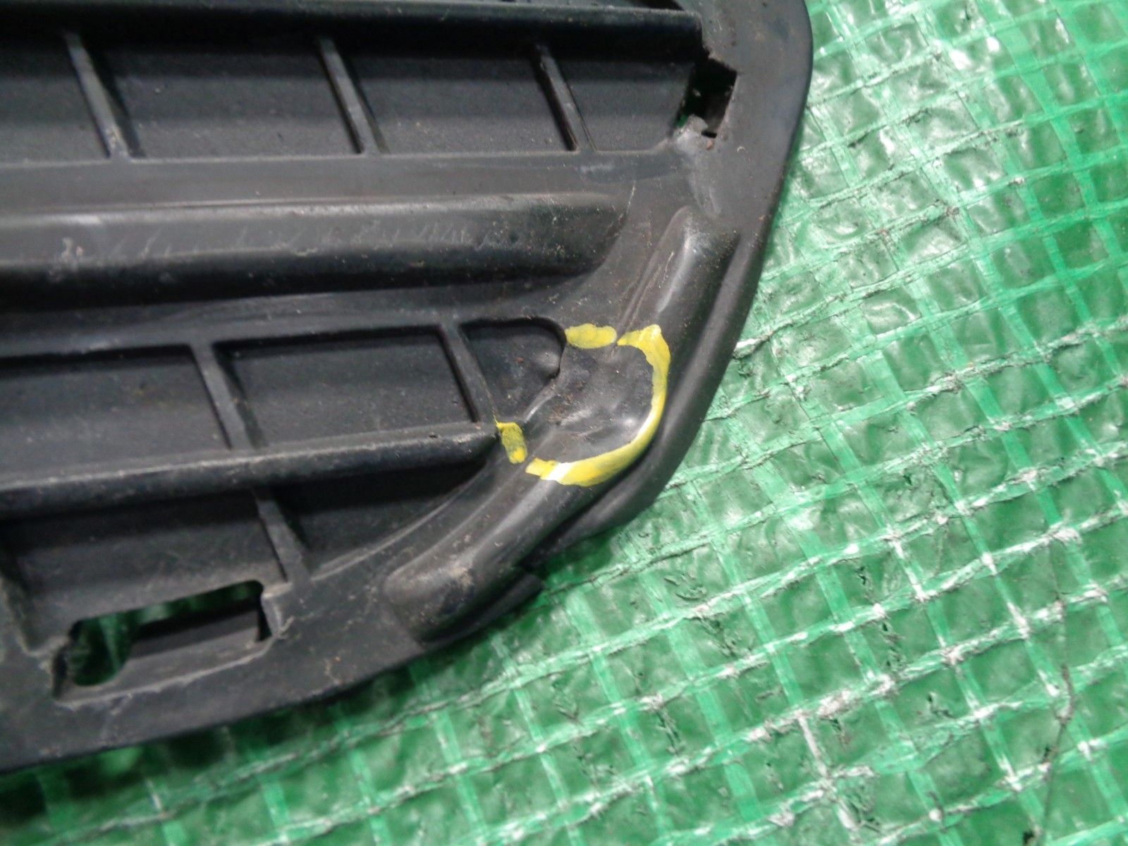 CHEVROLET CRUZE 2014 FRONT BUMPER LOWER GRILLE 95088063 | eBay UK