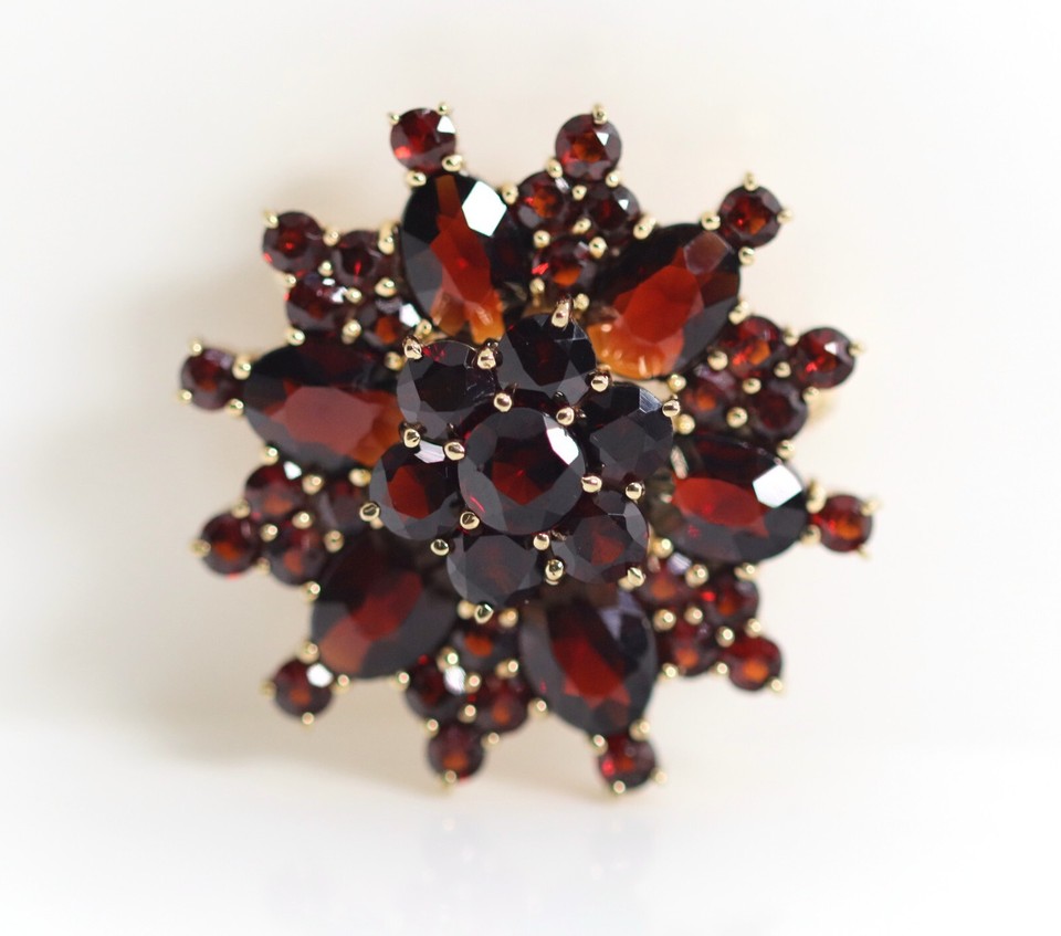 Vintage Brooch 333 8kt Yellow Gold Garnet Gemstones Star Shape, Ø: 2 ...