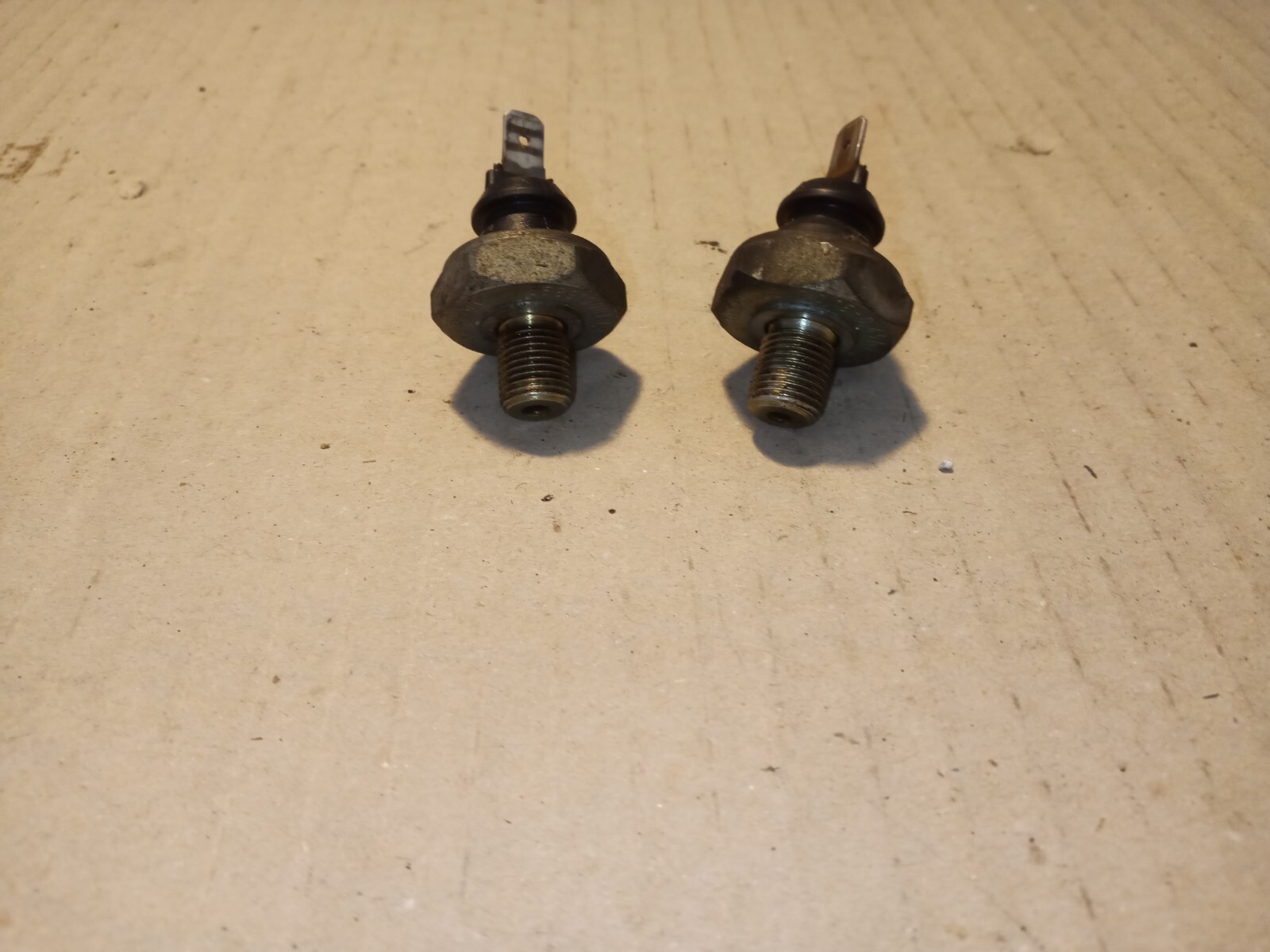 VW Polo 86C 2x Öldruckschalter Zylinderkopf 068919081 + 056919081C ...