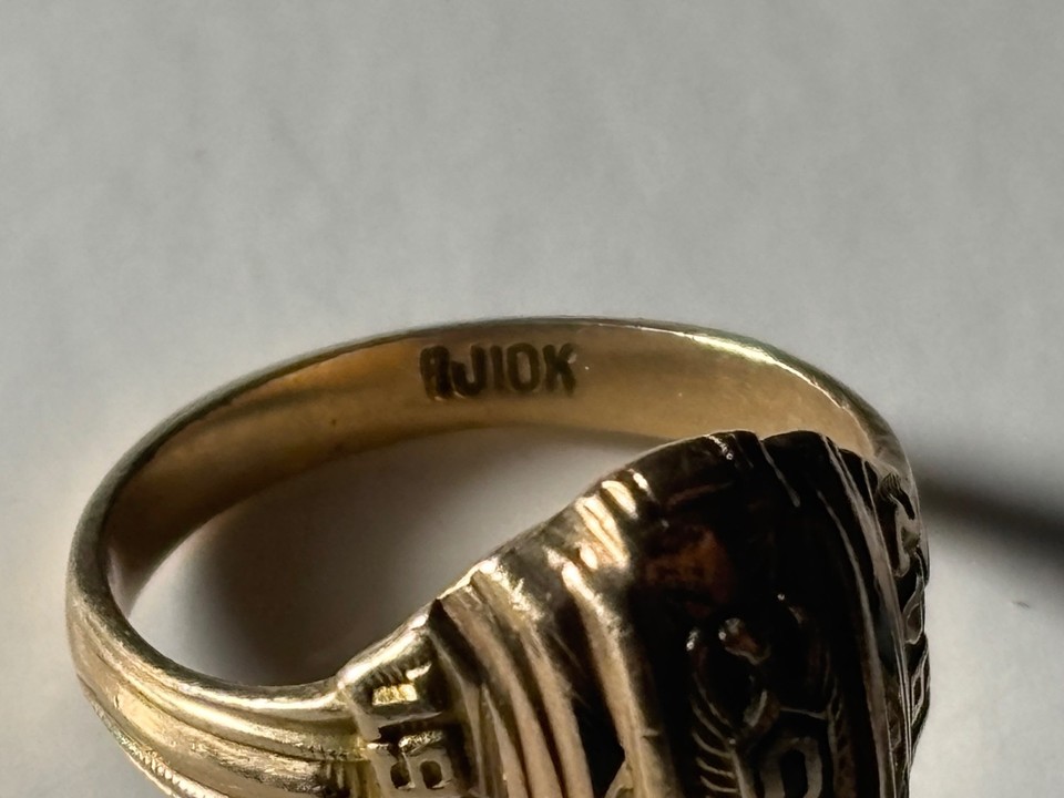 Vintage 1947 10K GOLD REDLANDS HS CLASS RING 3.5 Grams SMALL SIZE 3.5 ...