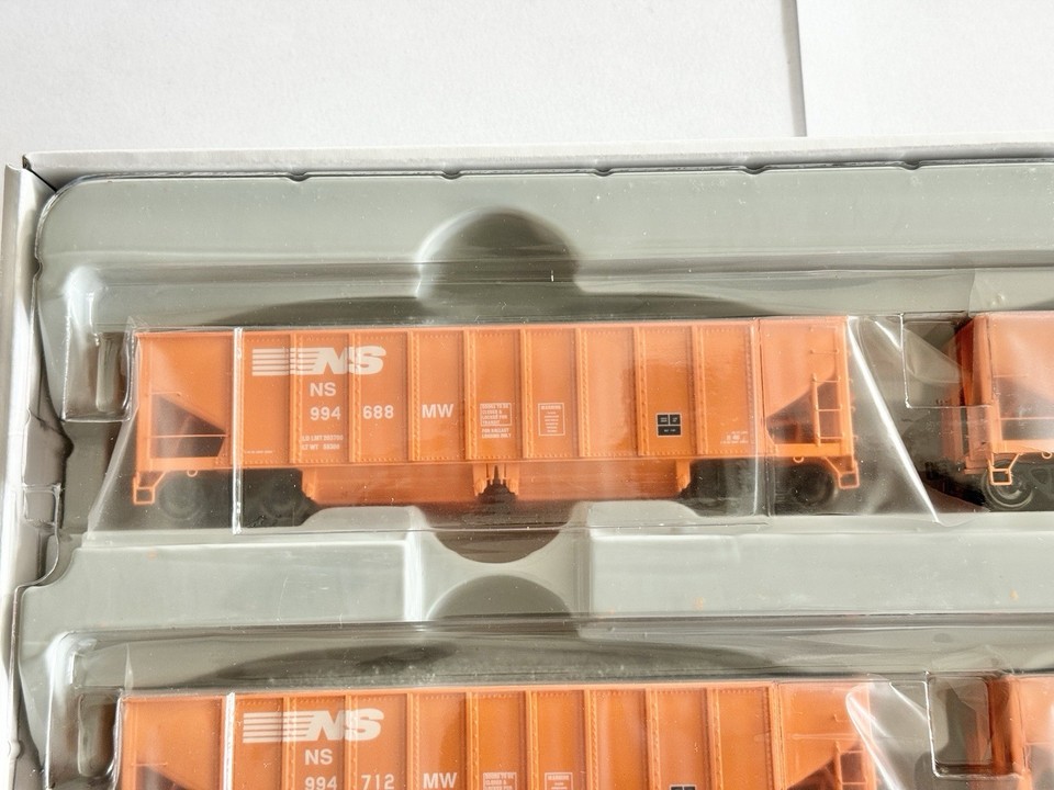 Athearn RTR HO 40’ Outside Braced Ballast Hopper Norfolk Southern NS 4 ...