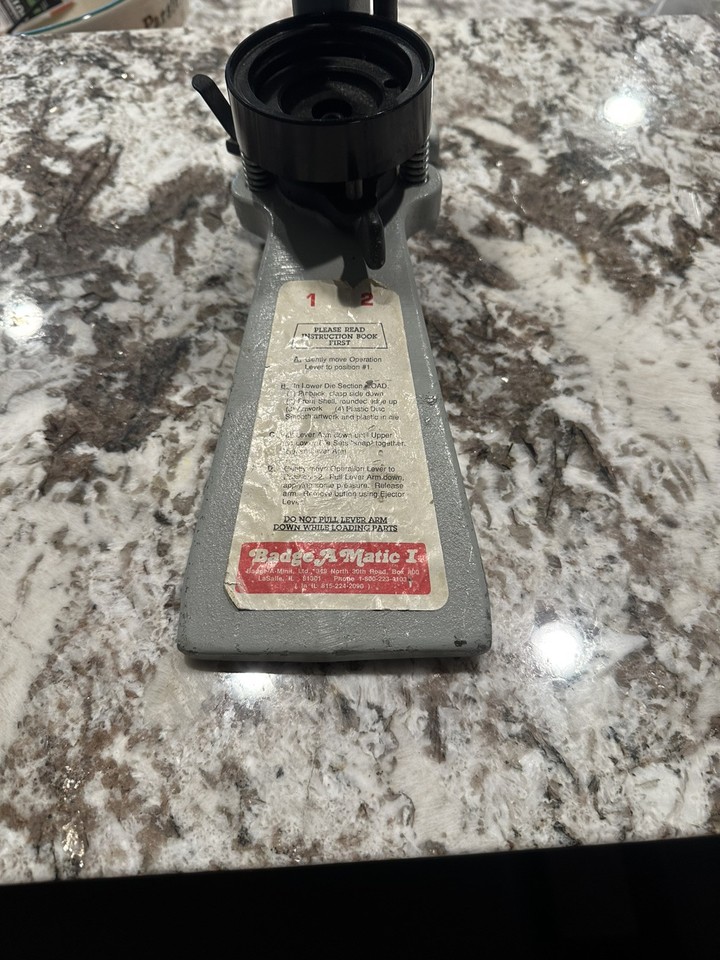 BADGE A MATIC I Badge A Minit 2 1/4" button press maker 2.25" CAMPAIGN ...