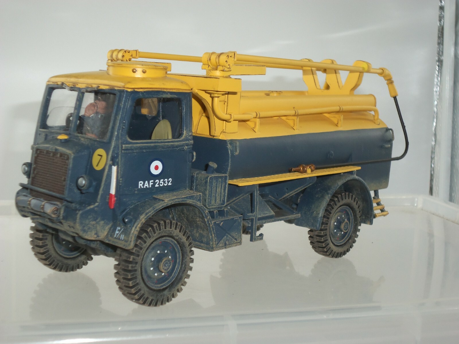 KING AND COUNTRY RAF027 BRITISH RAF BEDFORD QL AIRFIELD FUEL BOWSER ...