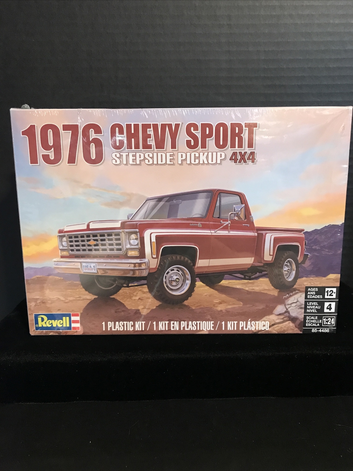 REVELL 85-4486 1976 CHEVY SPORT STEPSIDE PICKUP 4x4 MODEL KIT-NIB-1:25 ...
