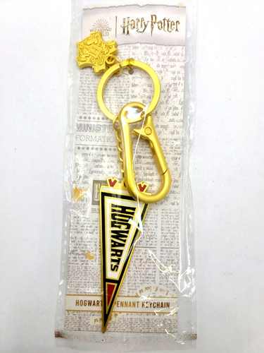 WIZARDING WORLD HARRY POTTER LOOT CRATE Hogwarts Pennant Keychain | eBay