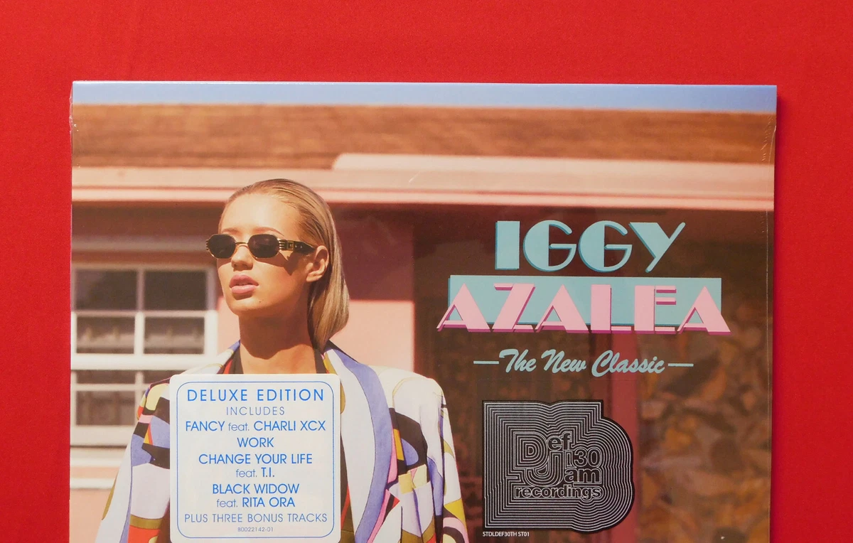 Iggy Azalea Black Widow Albumomslag