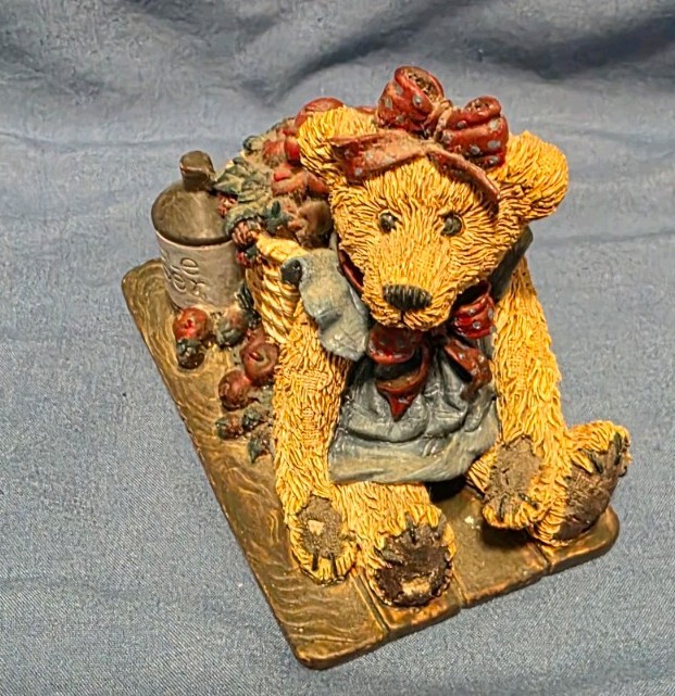 Boyds Bears and Friends 1993 Bailey In The Orchard Figurine #2006 Life ...
