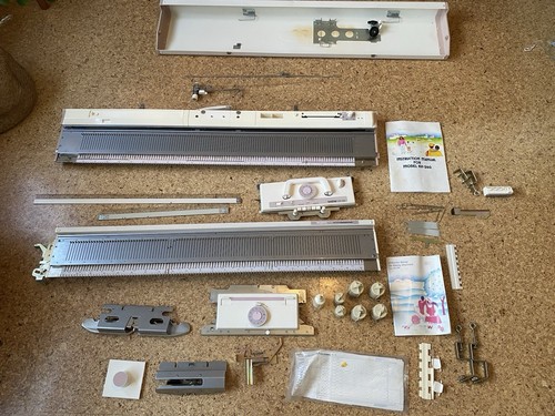 Brother Chunky KH260 Knitting Machine with KR260 Ribber and many Extras ...