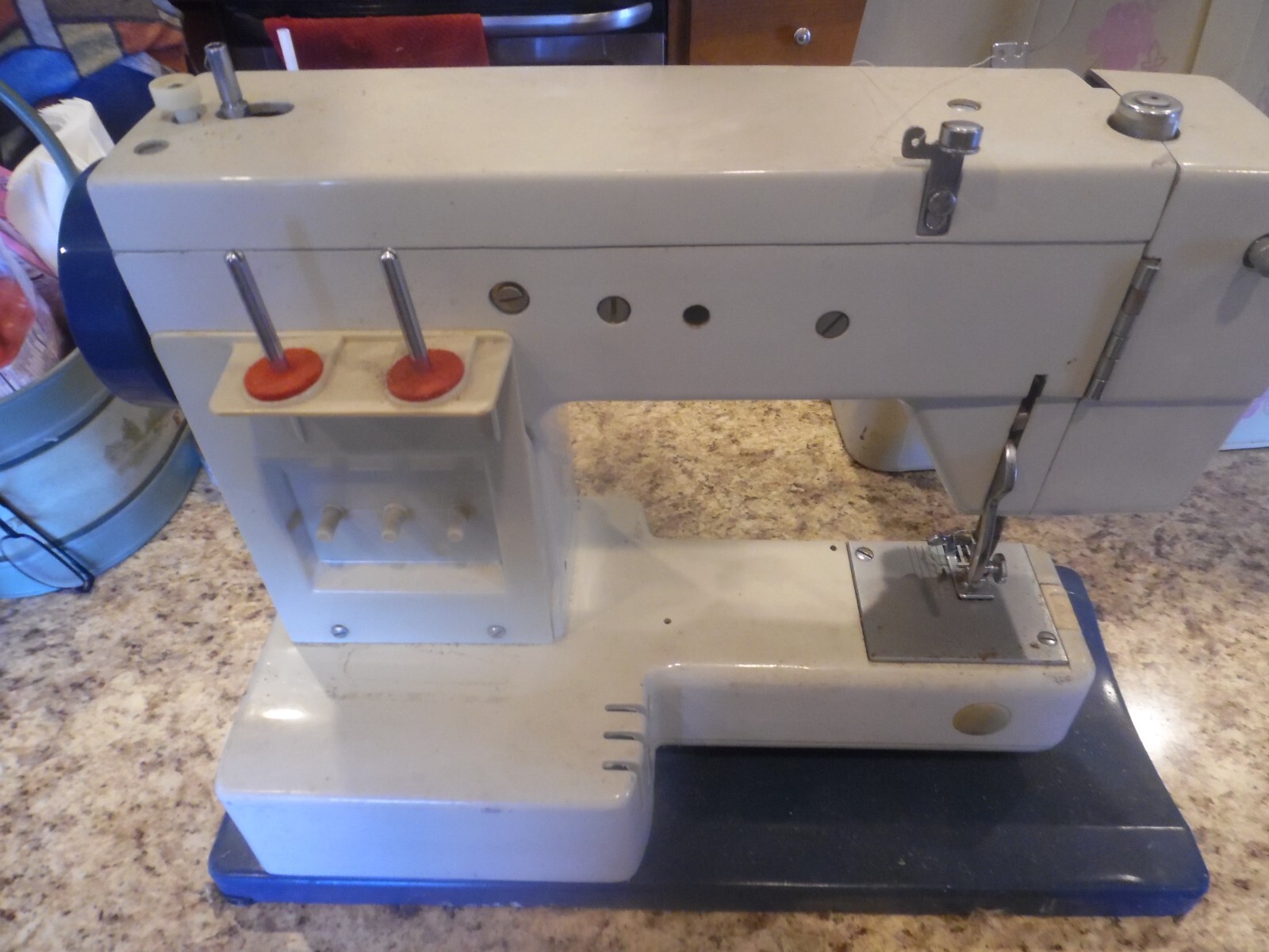 ELGIN SEWING MACHINE 4400 F USED GOOD CONDITION WITH FOOT PEDAL | eBay