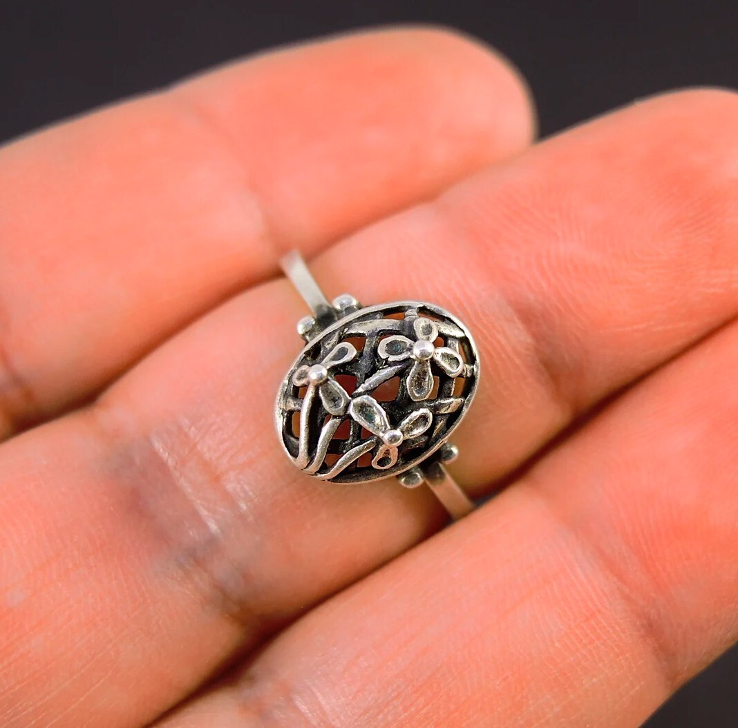 Three flower Silver Ring - Oval floral signet ring - … - Gem