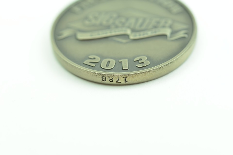 2013 Sig Sauer Pistol Gun Challenge Coin Medallion (RARE) P229, P228 ...