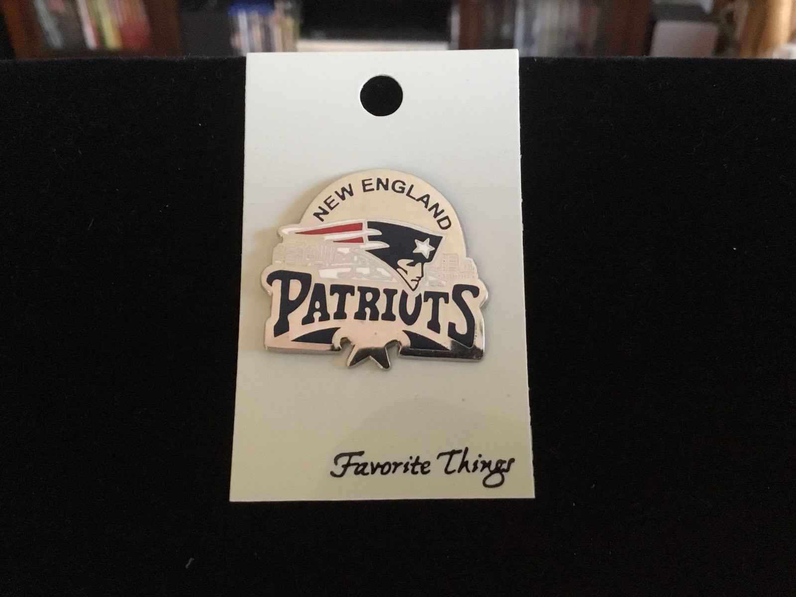 NEW ENGLAND PATRIOTS LOGO SKYLINE STAR NFL FOOTBALL LAPEL PIN BADGE ...