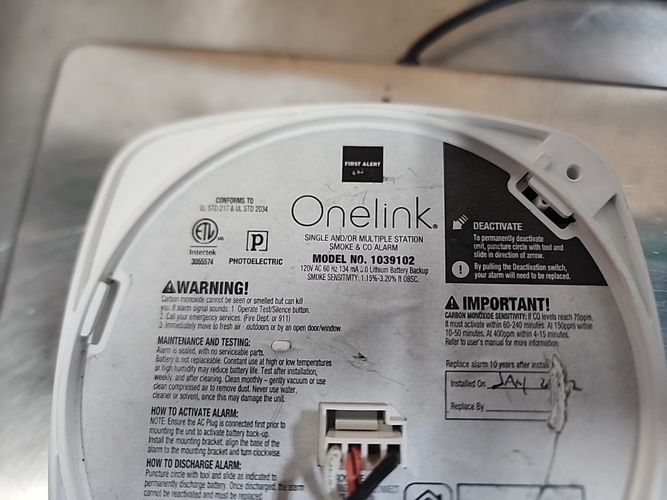 First Alert Onelink Safe & Sound Smoke and Carbon Monoxide Alarm ...