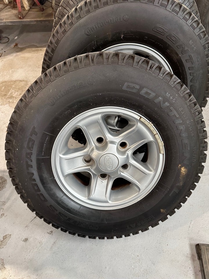 Land Rover Defender 16inch Boost Alloy Wheel + Continental 235/85R16 ...