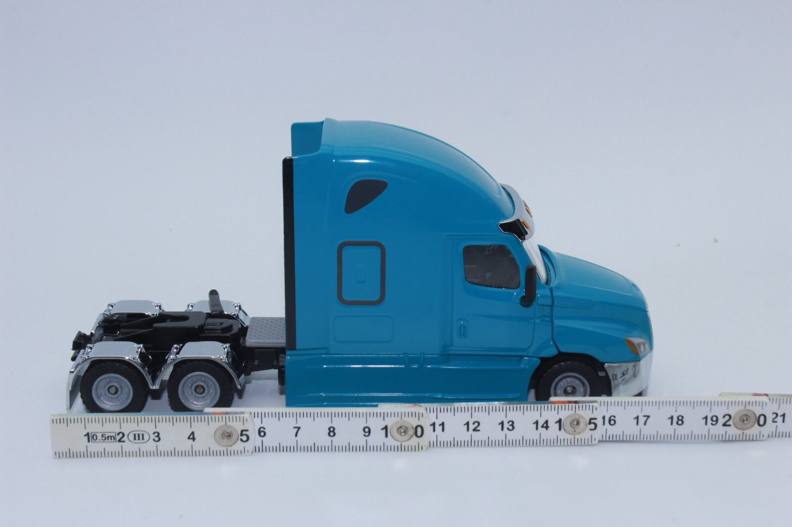 SIKU 2717 Freightliner Cascadia 1:50 Zugmaschine NEU in OVP ...