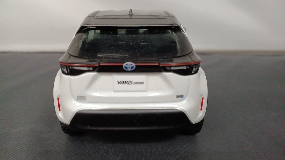 YARIS CROSS 1/30 color sample | eBay Australia