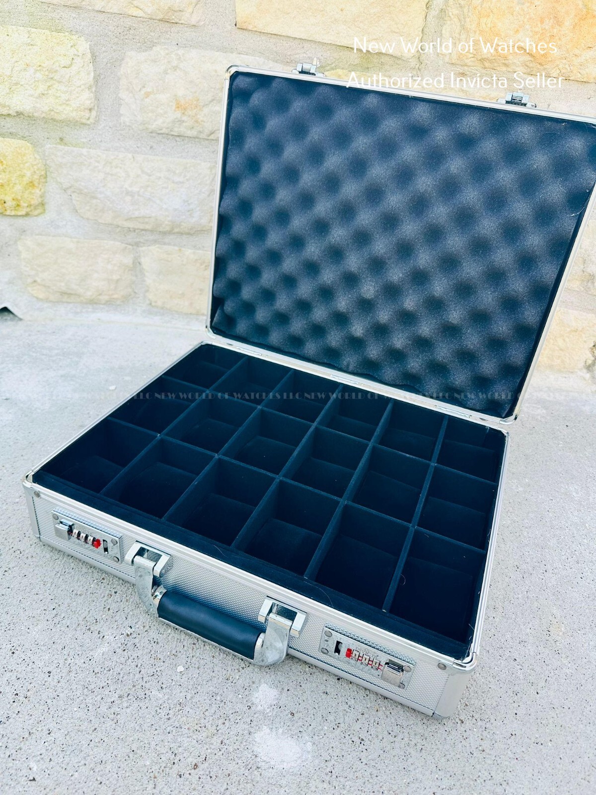 Invicta Eighteen (18) Slot Silver Aluminum Watch Brief Case Collector ...