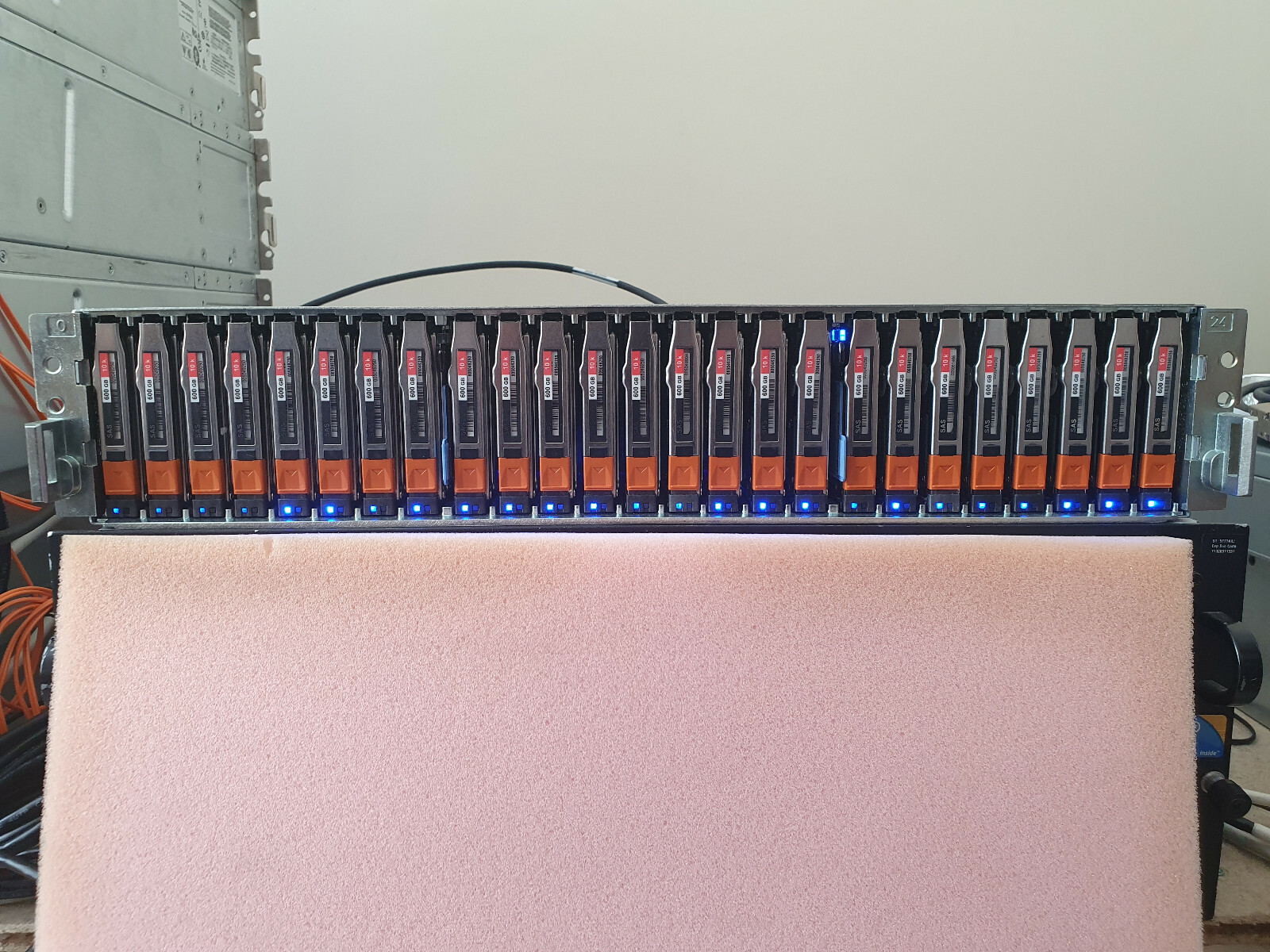 EMC VNX DAE SAE DAE5S 100-562-964 0MTW06 V2-DAE-N-25-A 15TB 25 x 600GB ...