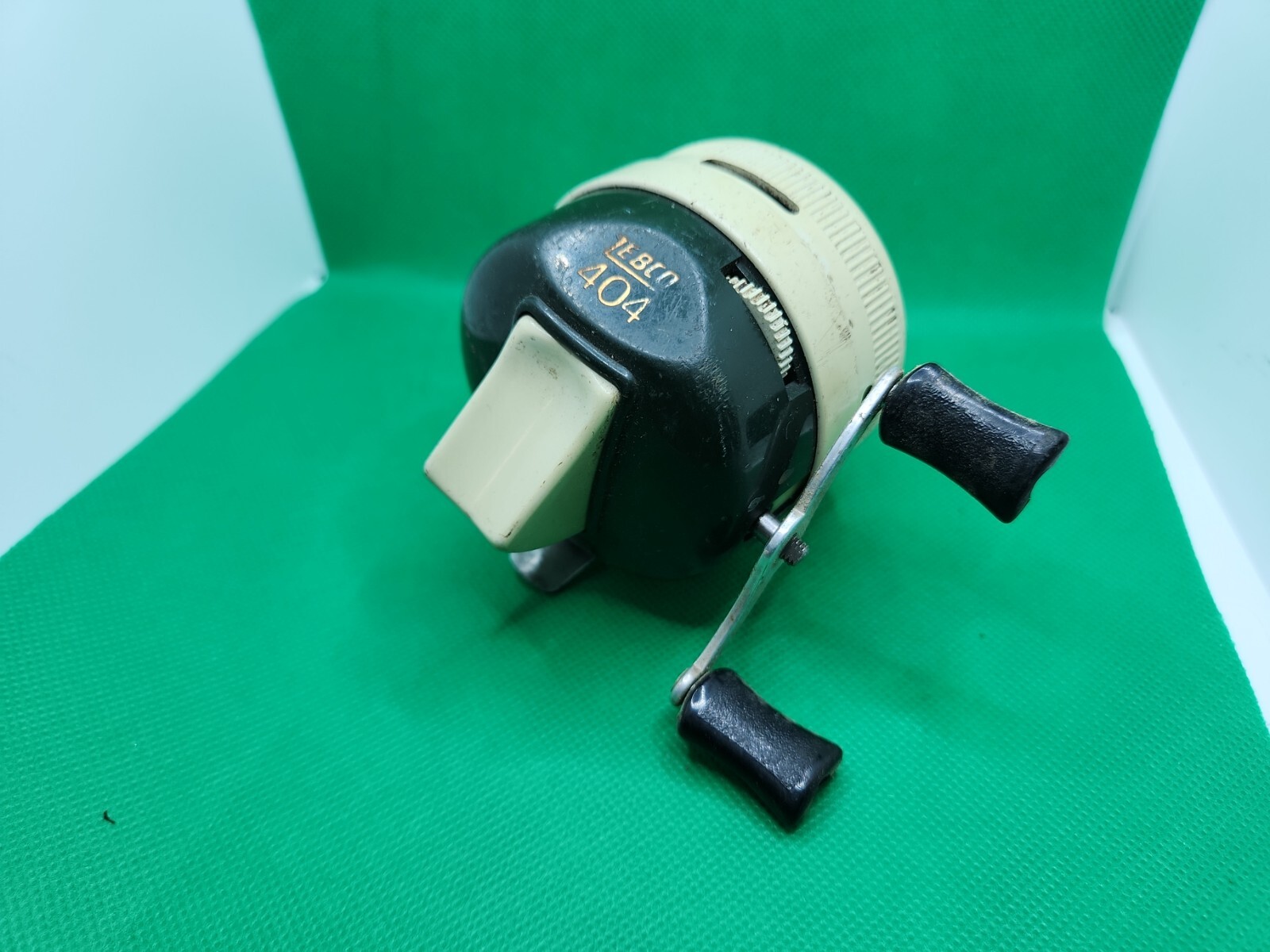 FISHING REEL Zebco 404 Metal Foot USA Made Missing Handle Nut Push ...