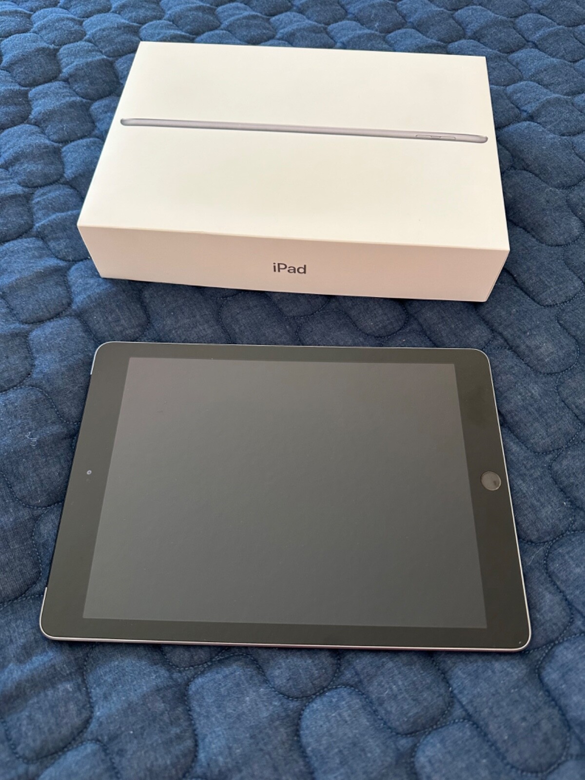Apple iPad 6th Gen. 32GB, Wi-Fi + Cellular (Unlocked), 9.7in - Silver ...