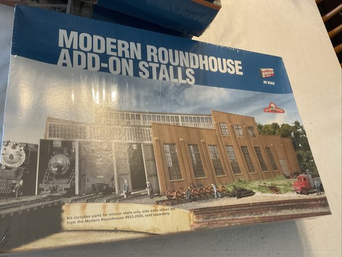 Walthers 933-2901 Modern Roundhouse Addition, 3 Add-On Stalls, Kit, HO ...