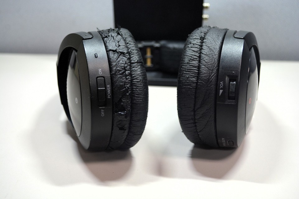 SONY Wireless Headphones MDR-RF985R Black And Transmitter Base TMR ...