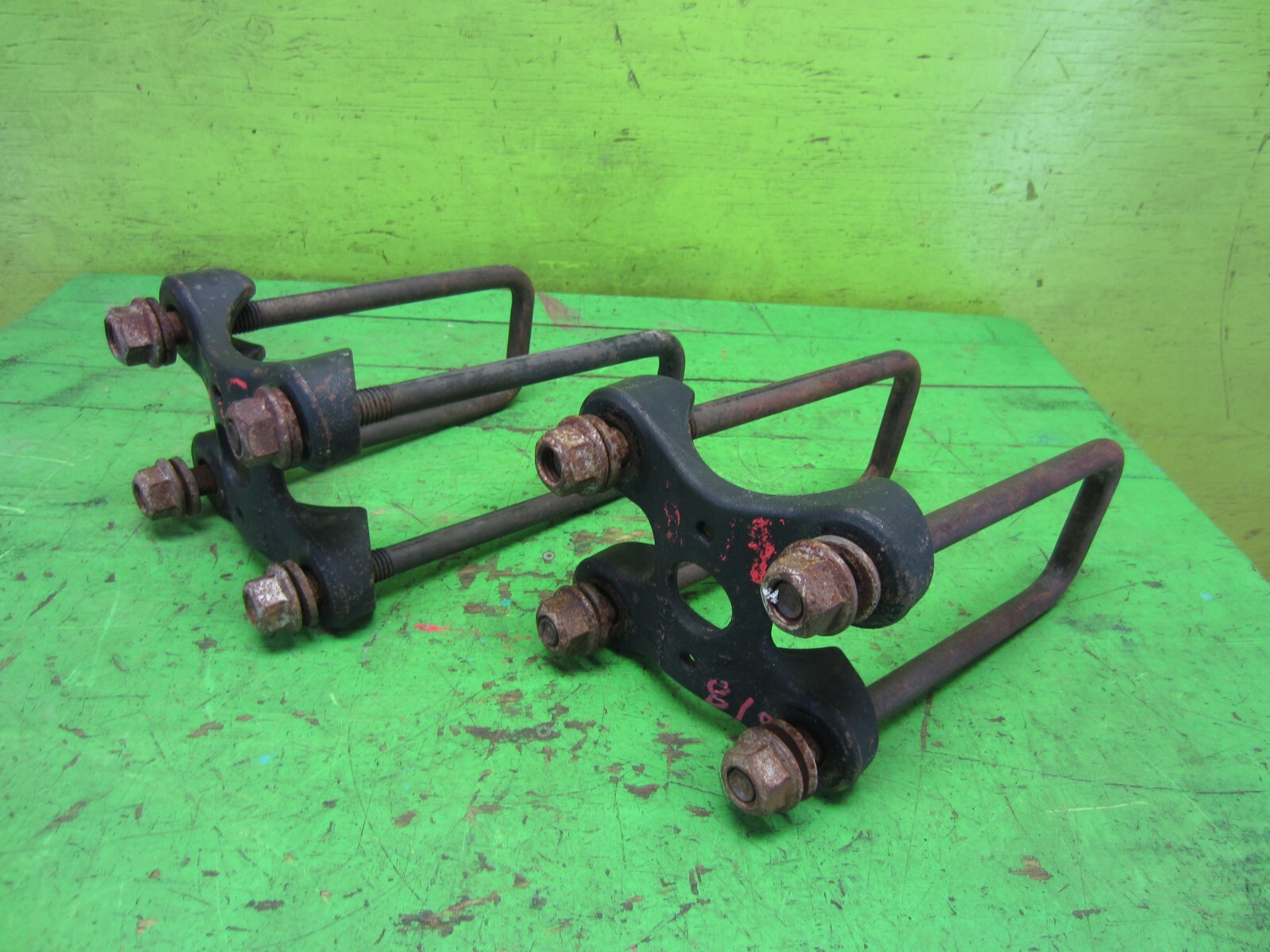11 12 13 14 15 16-19 Silverado Sierra 2500HD Rear Axle Leaf Spring U ...