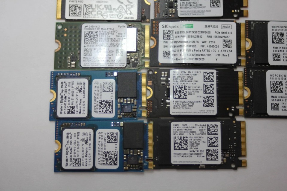 LOT OF 2 - 256GB 2242 - SSD M.2 NVMe 1 Notch Mixed Brands WD/HYNIX ...