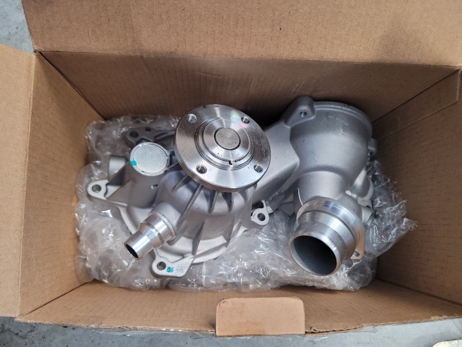 BMW 11517586779 Genuine OEM Factory Original Water Pump ASSY for sale ...