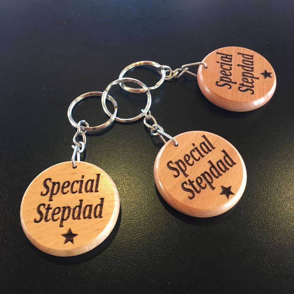 Dad Father Wooden Keyring Keychain Gifts - Engraved with heartfelt ...